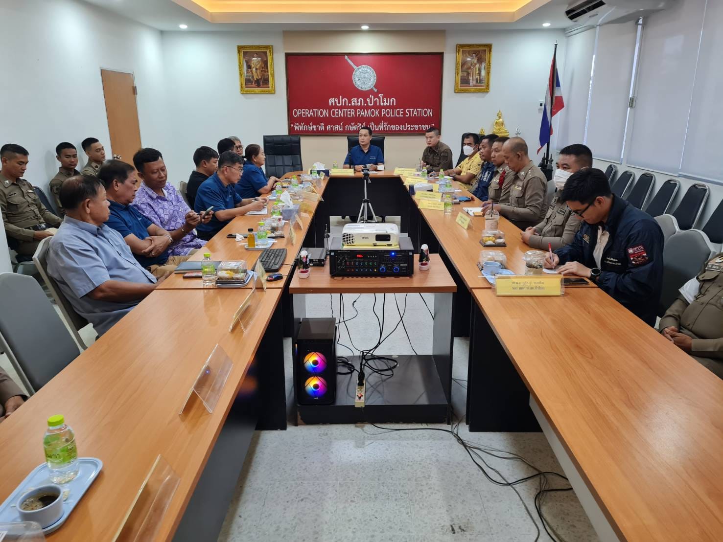 ประชุมคณะกรรมการตรวจสอบและติดตามการบริหารงานตำรวจ สถานีตํารวจภูธรป่าโมก ...