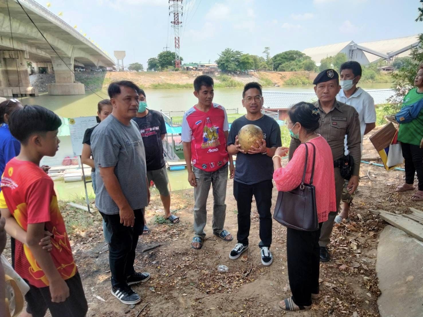 ลูกนิมิตหลวงพ่อผอม - สถานีตำรวจภูธรป่าโมก