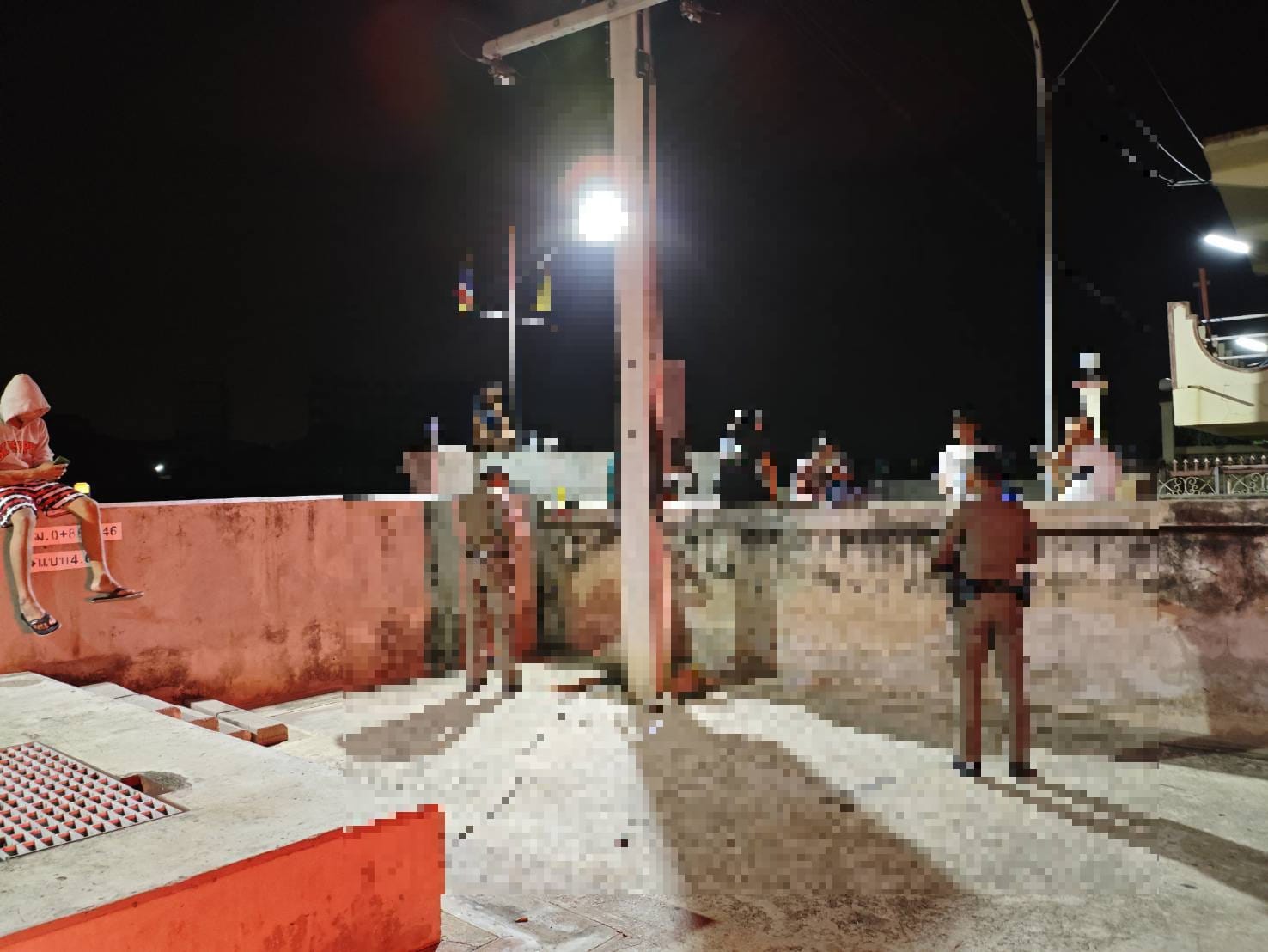 กลุ่มวัยรุ่น และเยาวชนออกมาจับกลุ่มบริเวณริมเขื่อน ส่งเสียงเดือดร้อน ...