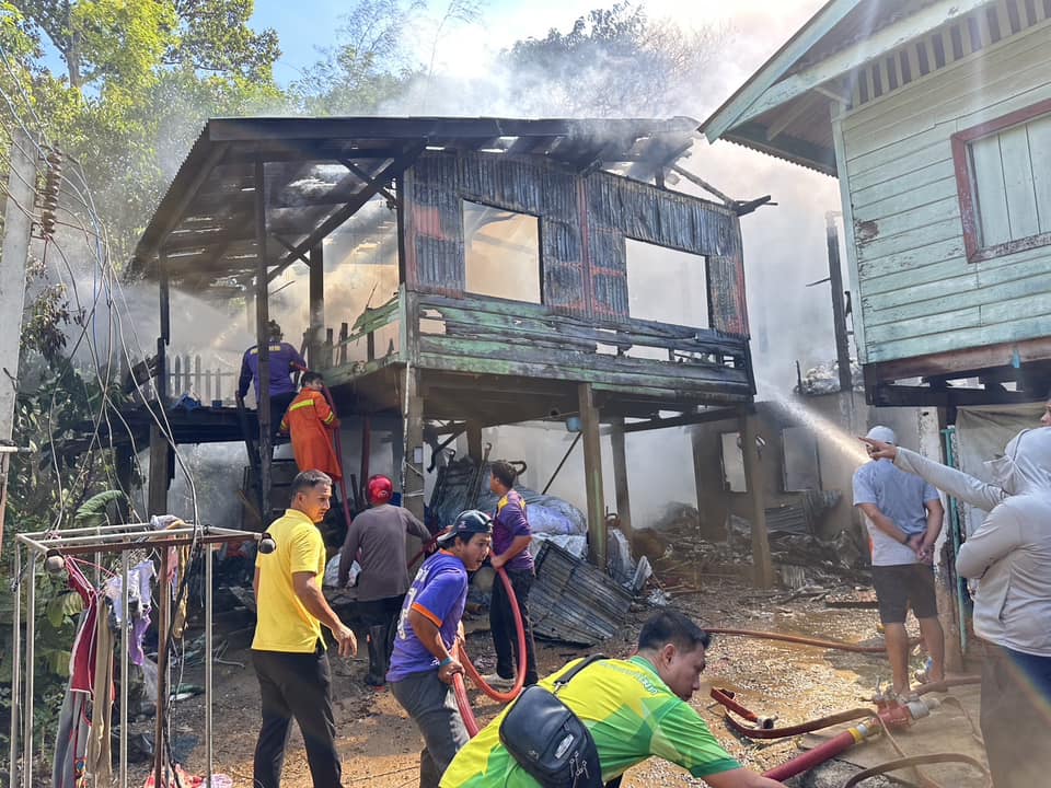เหตุเพลิงไหม้บ้านเรือนประชาชน - สถานีตำรวจภูธรป่าโมก