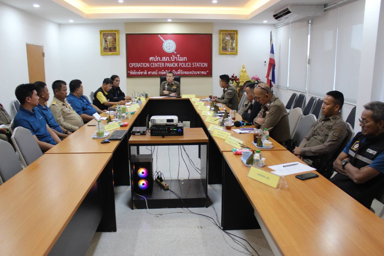 การประชุมคณะกรรมการตรวจสอบและติดตามการบริหารงานตำรวจ - สถานีตำรวจภูธรป่าโมก