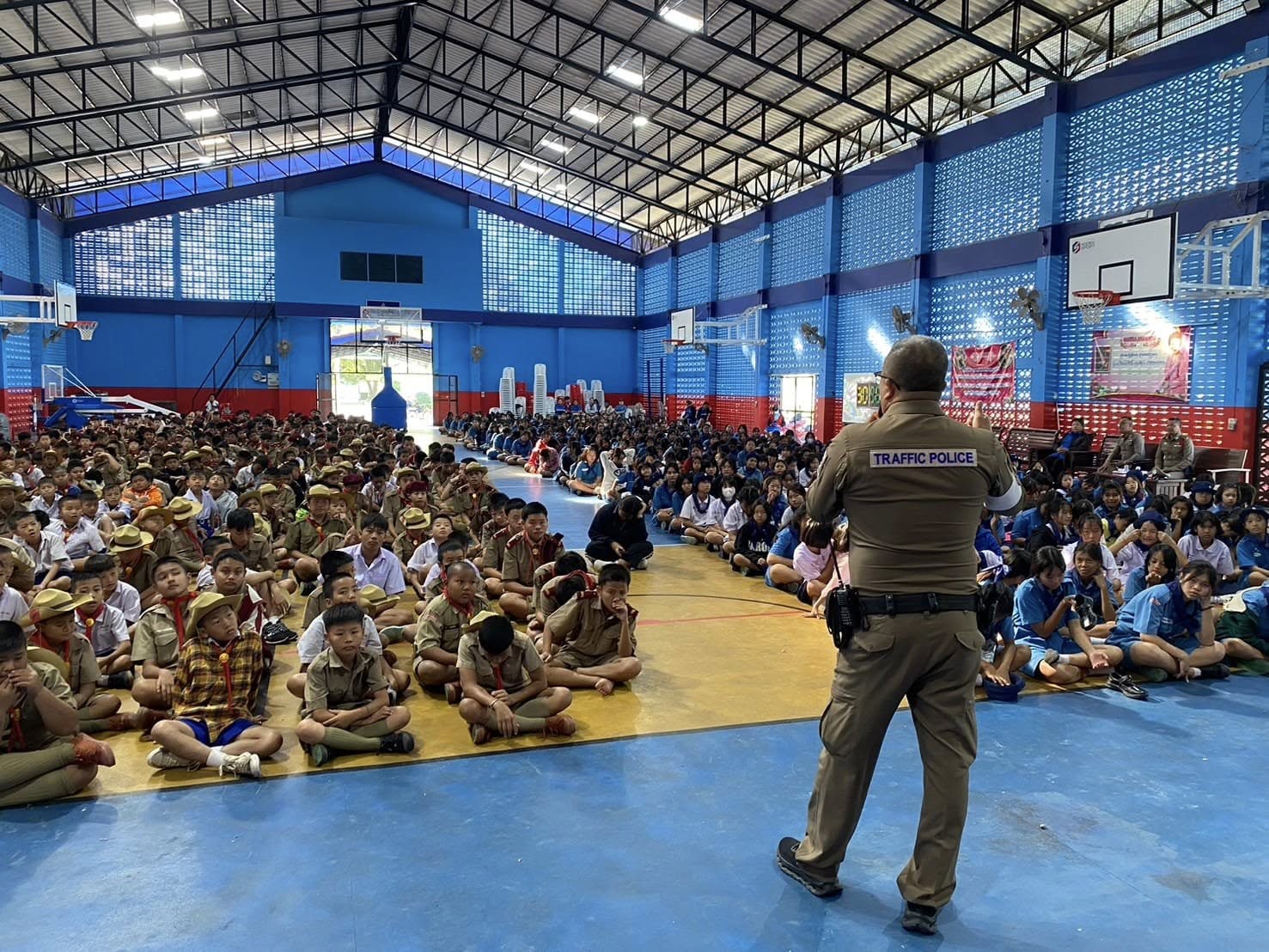 บรรยายความรู้เรื่องกฎหมายจราจรแก่ลูกเสือ เนตรนารี ยุวกาชาด - สถานีตำรวจ ...