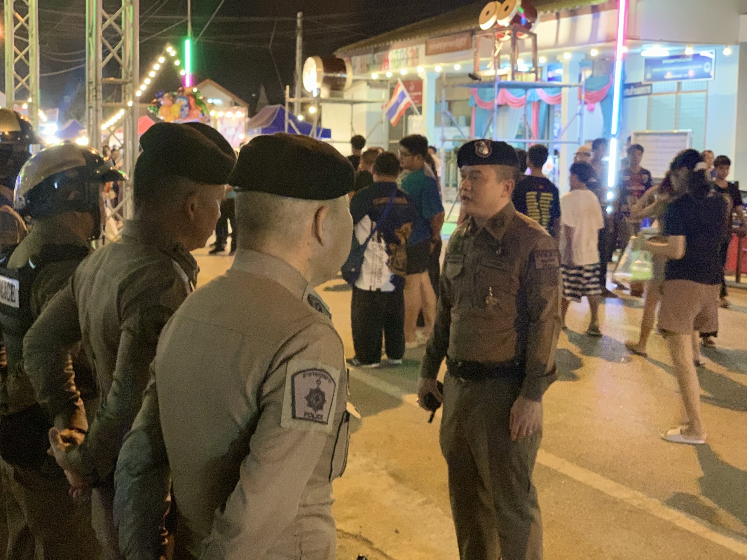 ปล่อยแถว ชี้แจงข้อปฏิบัติ ก่อนออกปฏิบัติหน้าที่ - สถานีตำรวจภูธรป่าโมก